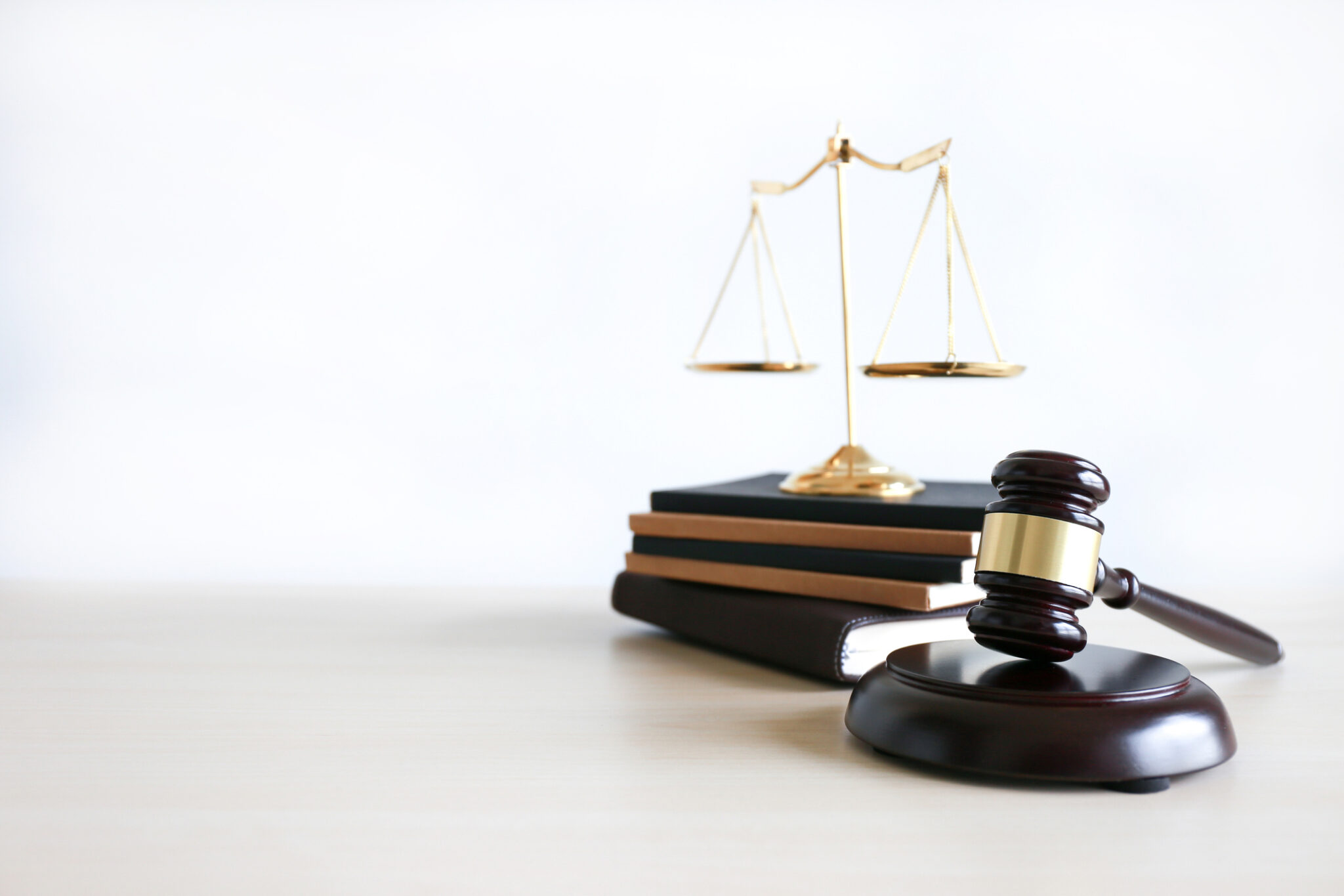 Lakimies, juristi, lupalakimies, asianajaja, varatuomari.. Kuka ...